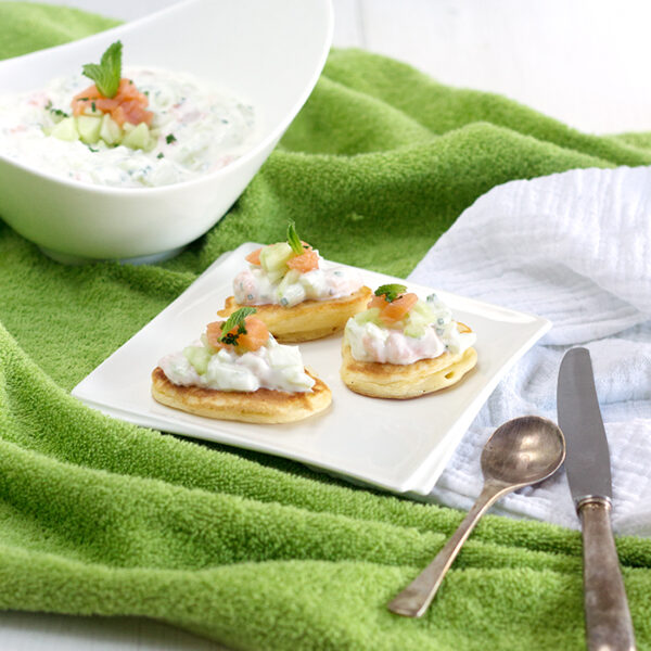 Blinis and tzatziki with Labeyrie smoked salmon - Une French girl cuisine
