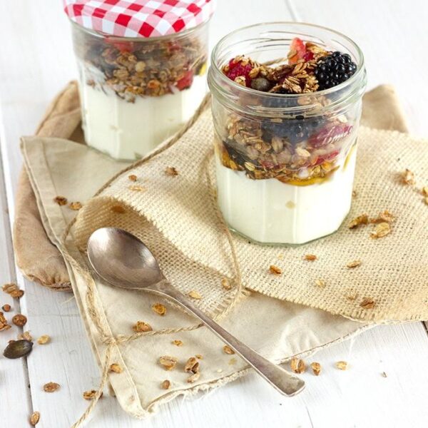 Muesli aux fruits rouges à l'emporter et granola maison - Une French ...