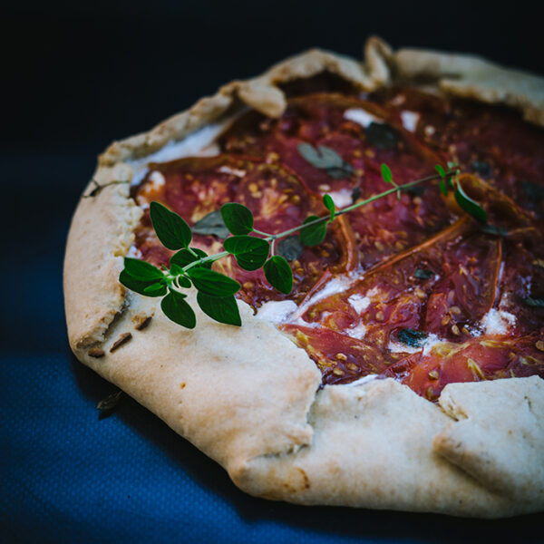 Rustic tomato goat cheese pie - Une French girl cuisine