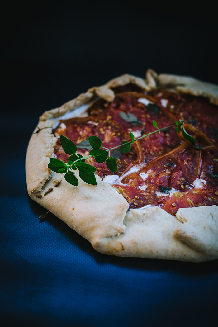 Rustic tomato goat cheese pie - Une French girl cuisine